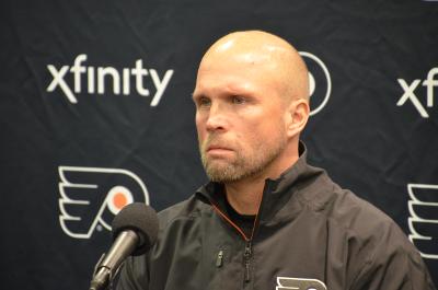 Yeo talks about benching regulars after Flyers’ brutal OT loss ...